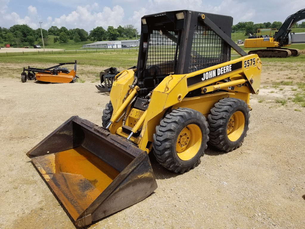 JOHN DEERE 5575 — TractionSourceUSA.com