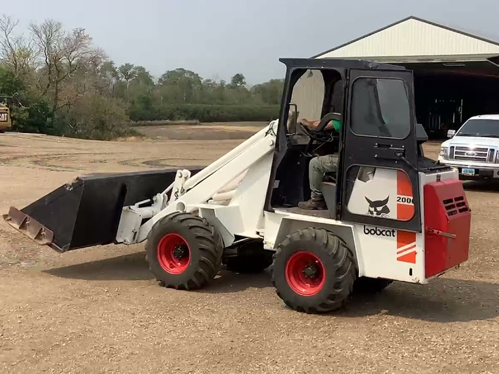 BOBCAT 2000 — TractionSourceUSA.com